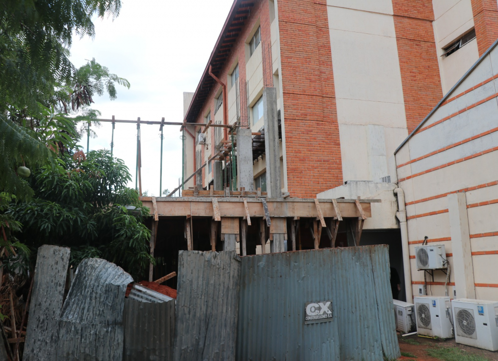 Amplian sala de espera para consultorios externos del Hospital de ...